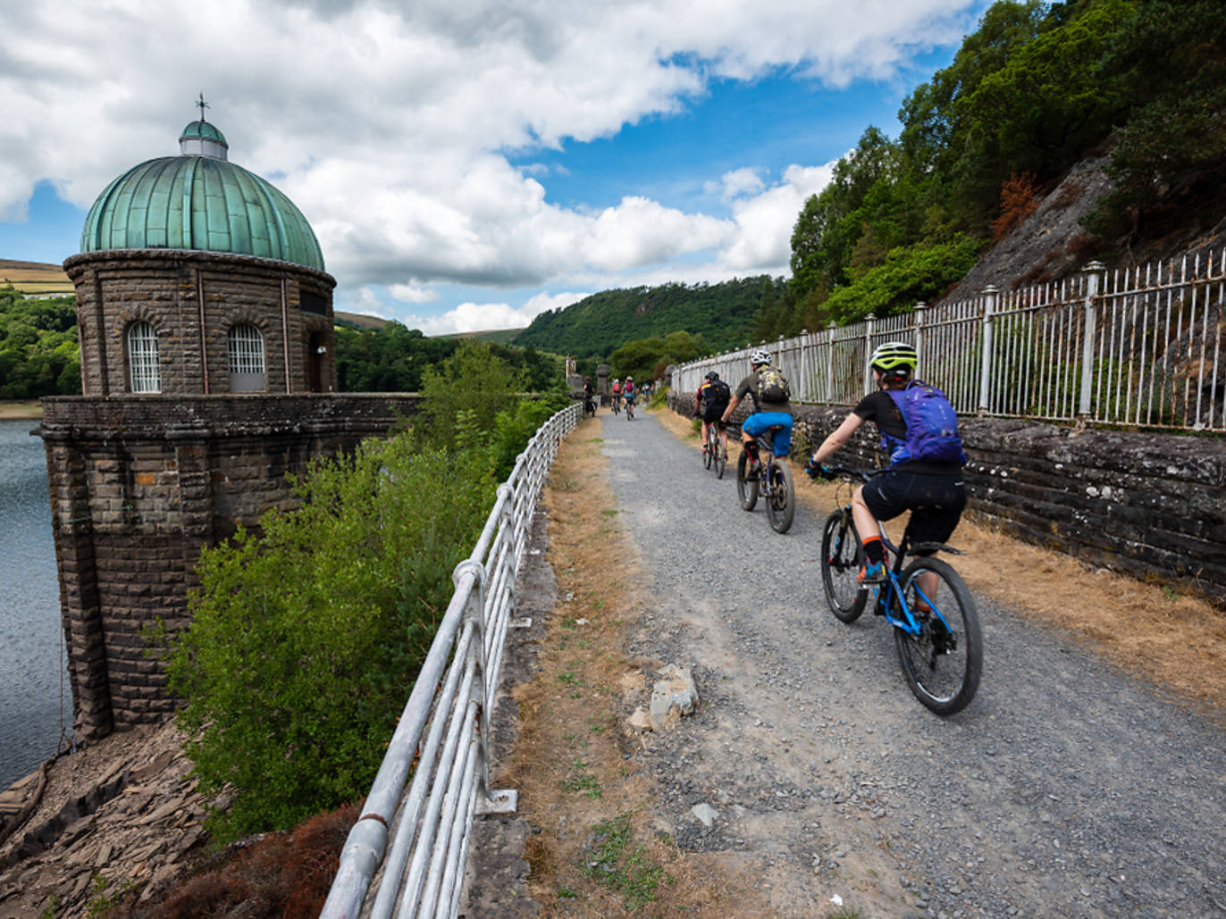 8 Best Cycling Routes in the UK For A Beautiful Ride