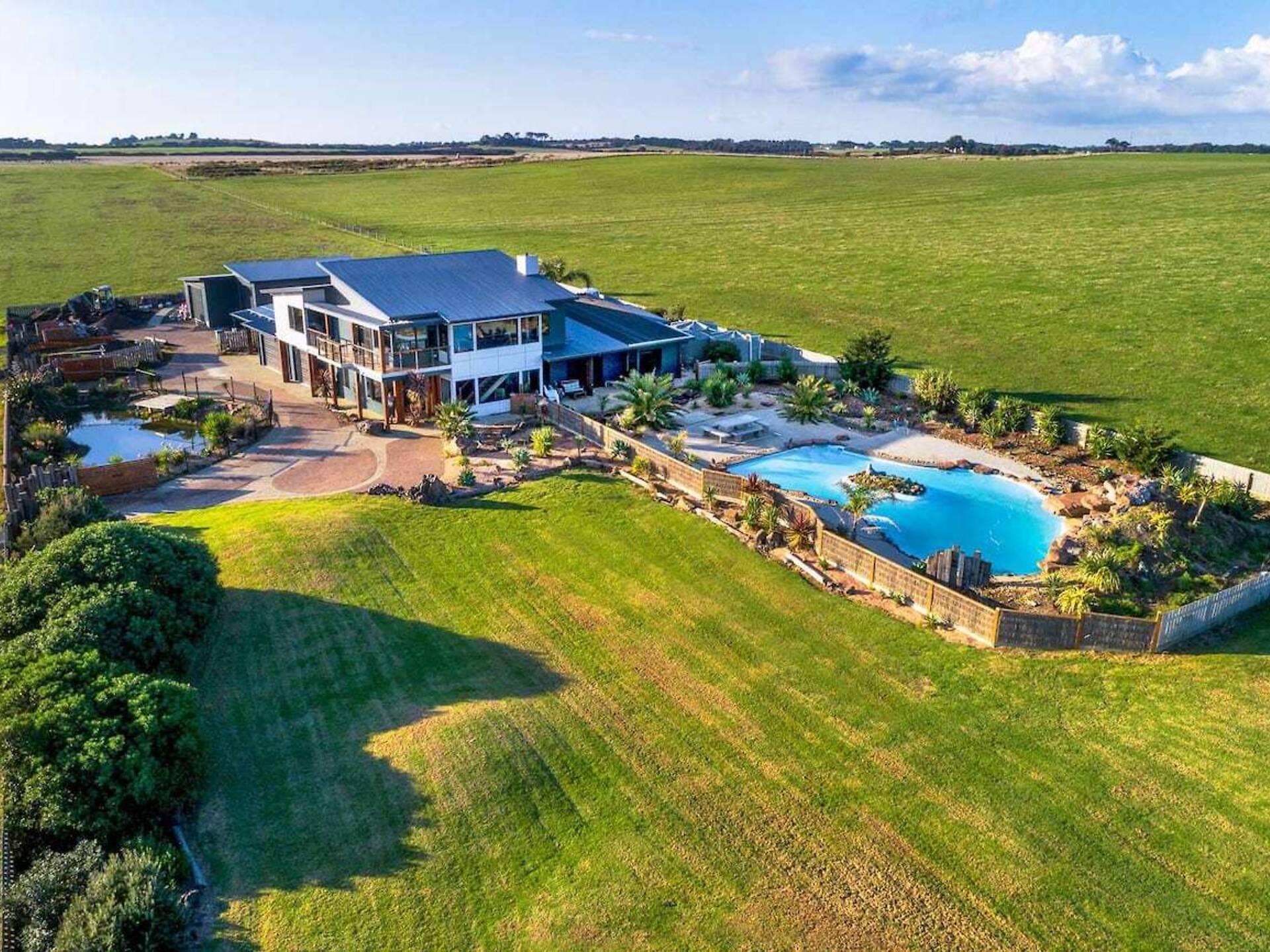 The 5 Most Luxury Airbnbs in Victoria | Places to Stay in Victoria