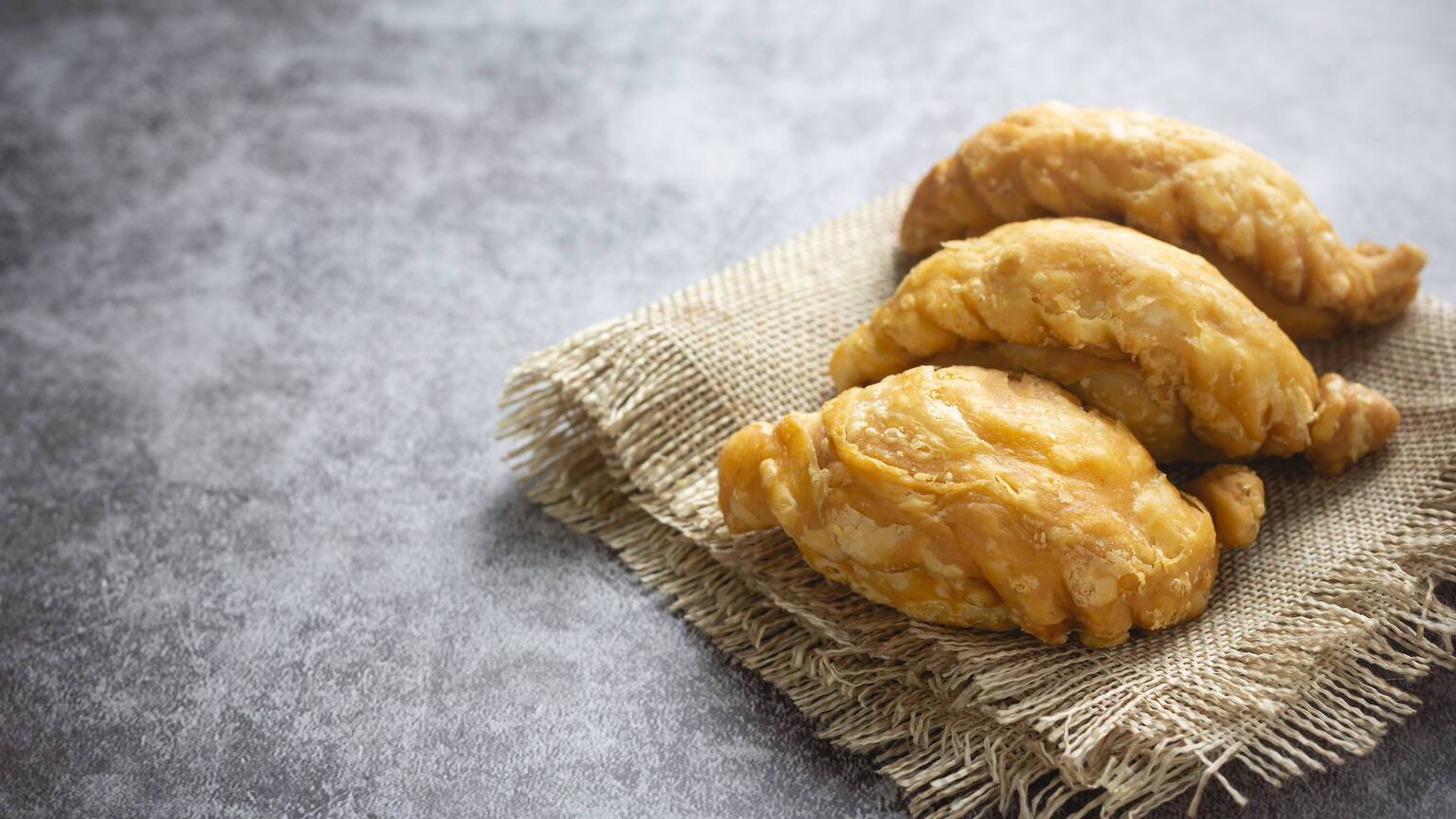 9 Best Stalls In Singapore For Curry Puffs