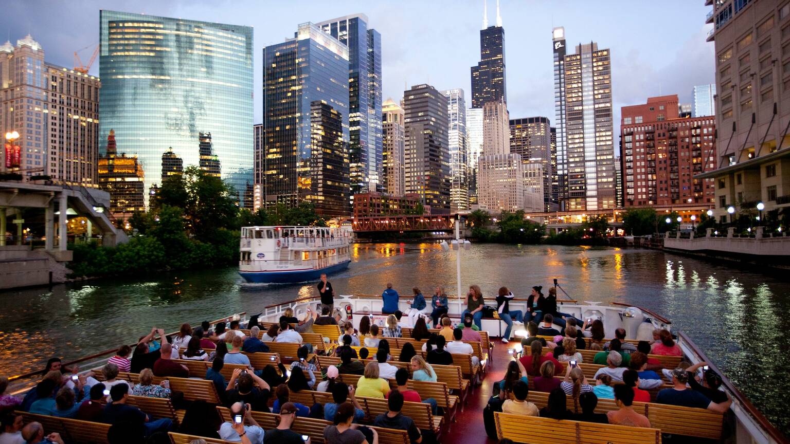 14 Best Boat Tours in Chicago for 2025
