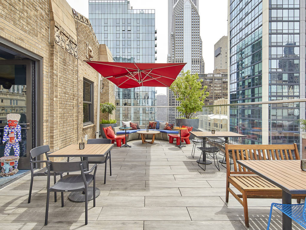 Indoor and Winter Rooftop Bars in Chicago: Top Spots to Get Cozy