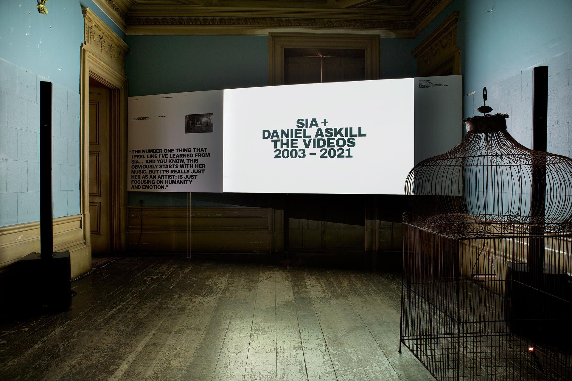 Imagens inéditas de Sia e Daniel Askill em exposição no Palacete Pinto ...