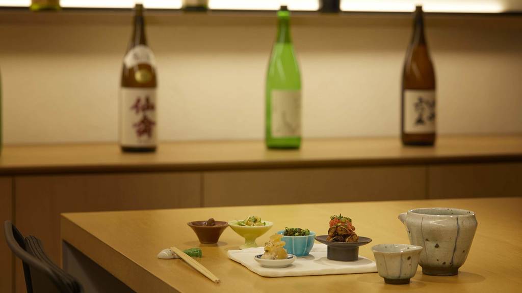 Sake-Bar Table Tsuki | Bars and pubs in Tsukiji, Tokyo