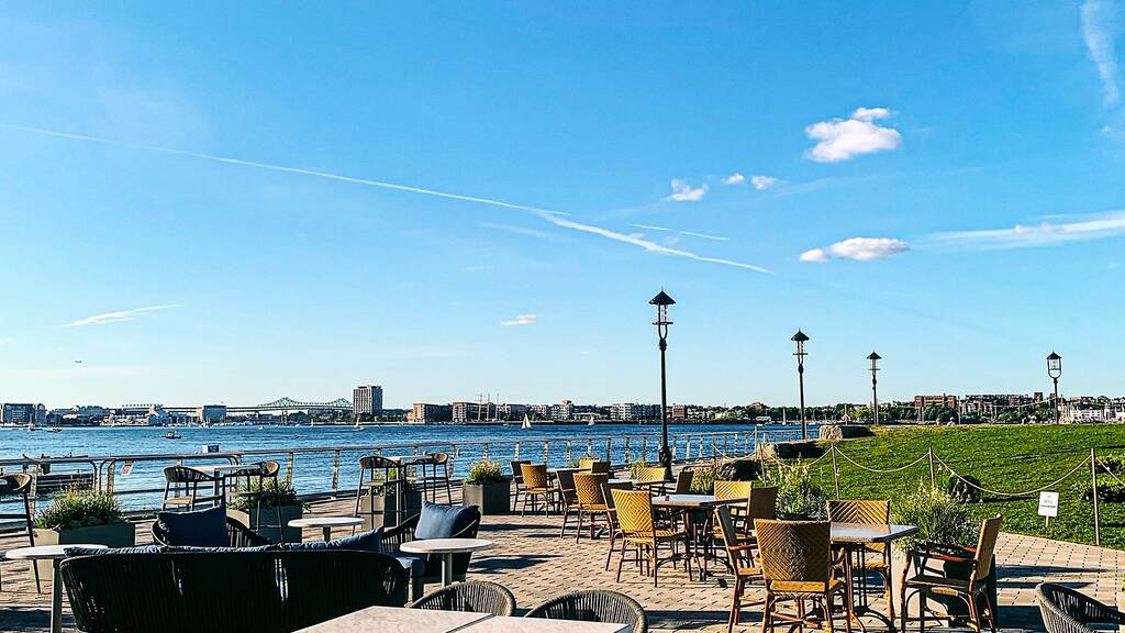 Best Waterfront Restaurants Boston: Seafood with Views