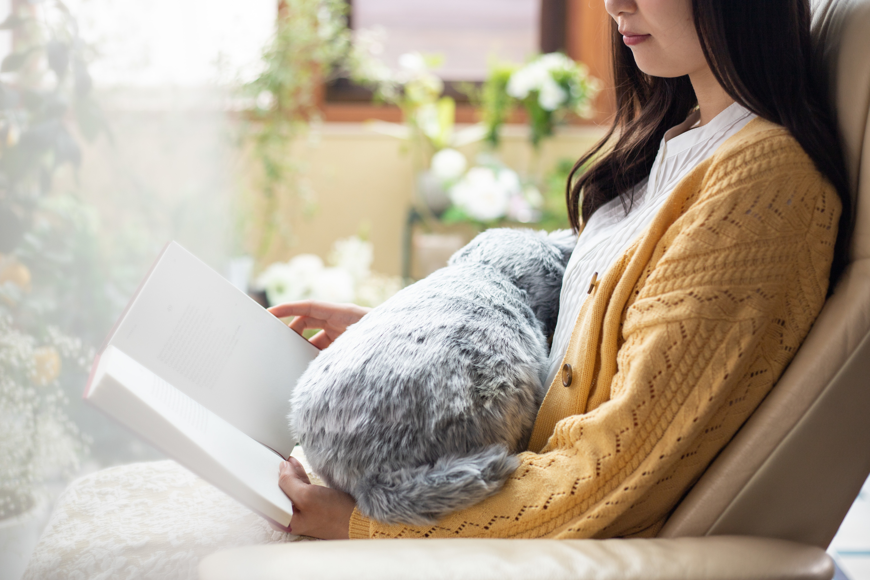 This purring cat robot feels like an actual pet cat – but without the ...