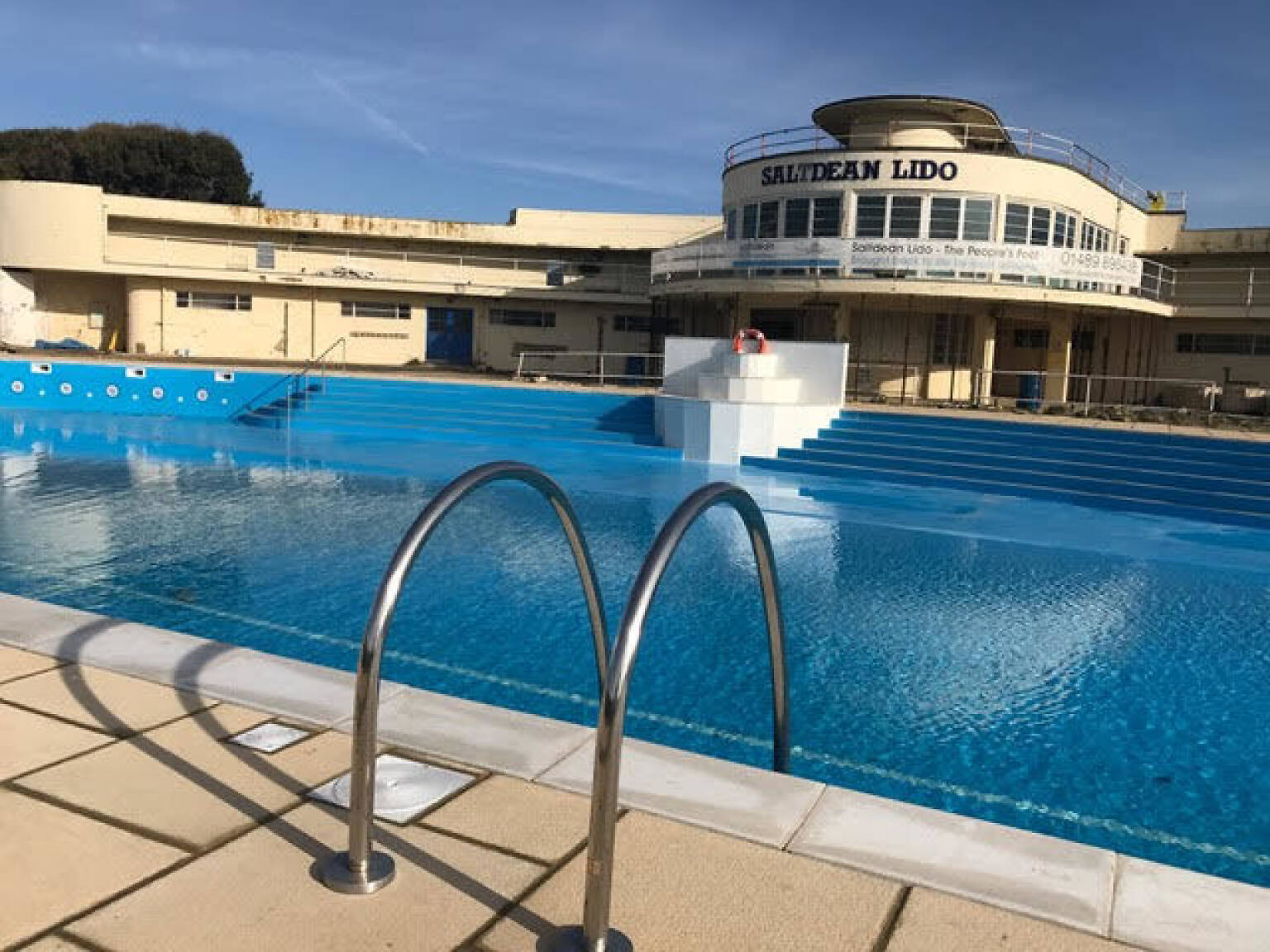 17 Best Outdoor Swimming Pools and Lidos in the UK for Scenic Swims