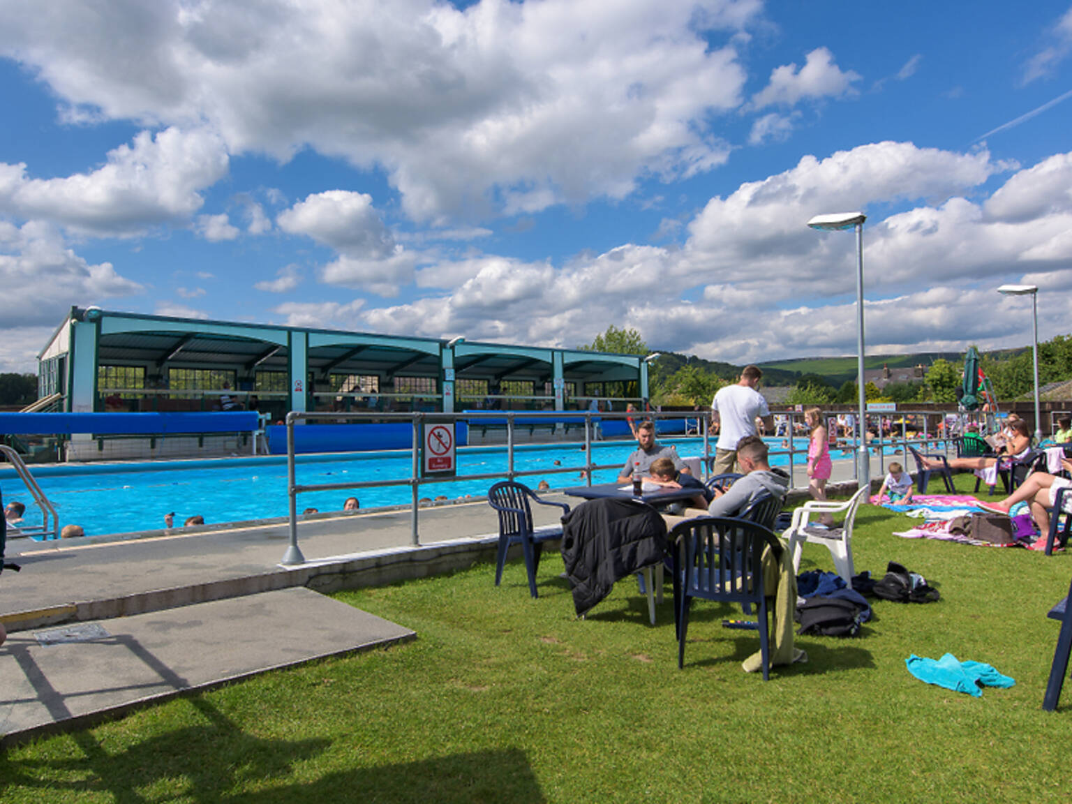17 Best Outdoor Swimming Pools and Lidos in the UK for Scenic Swims