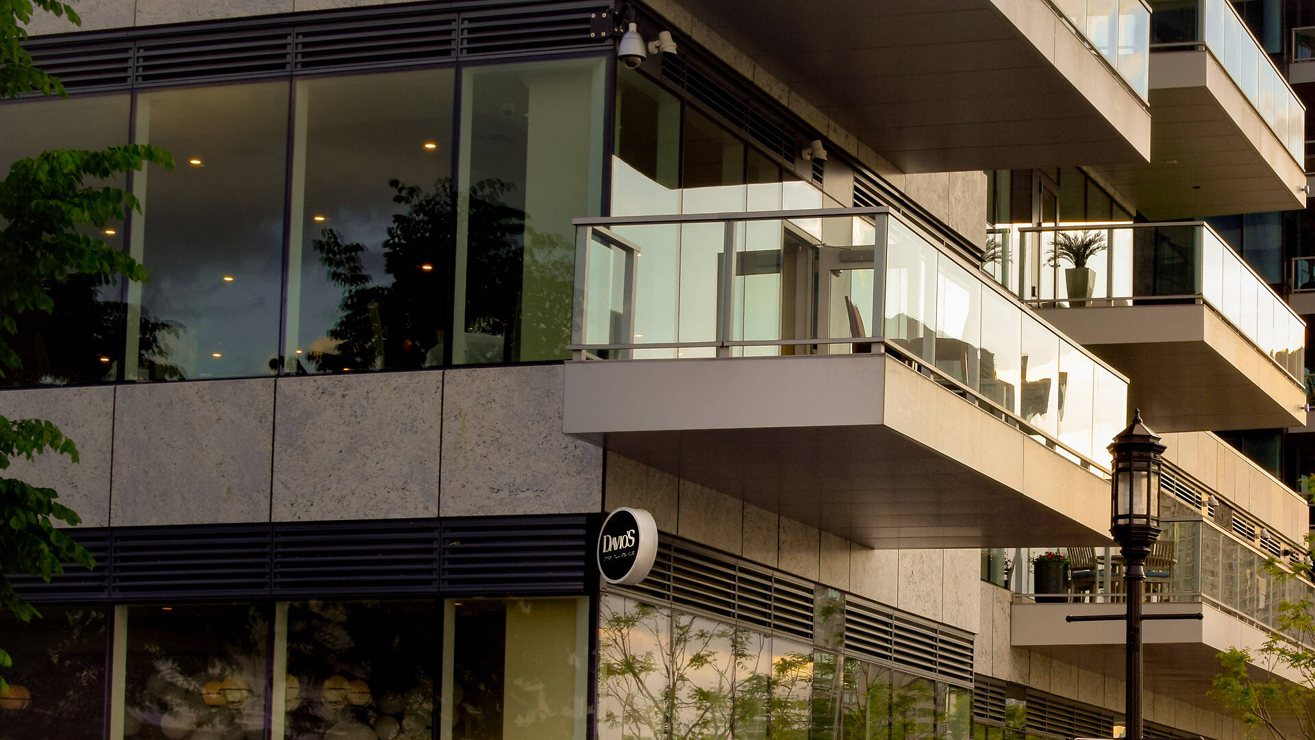 The 19 Best Boston Seaport Restaurants