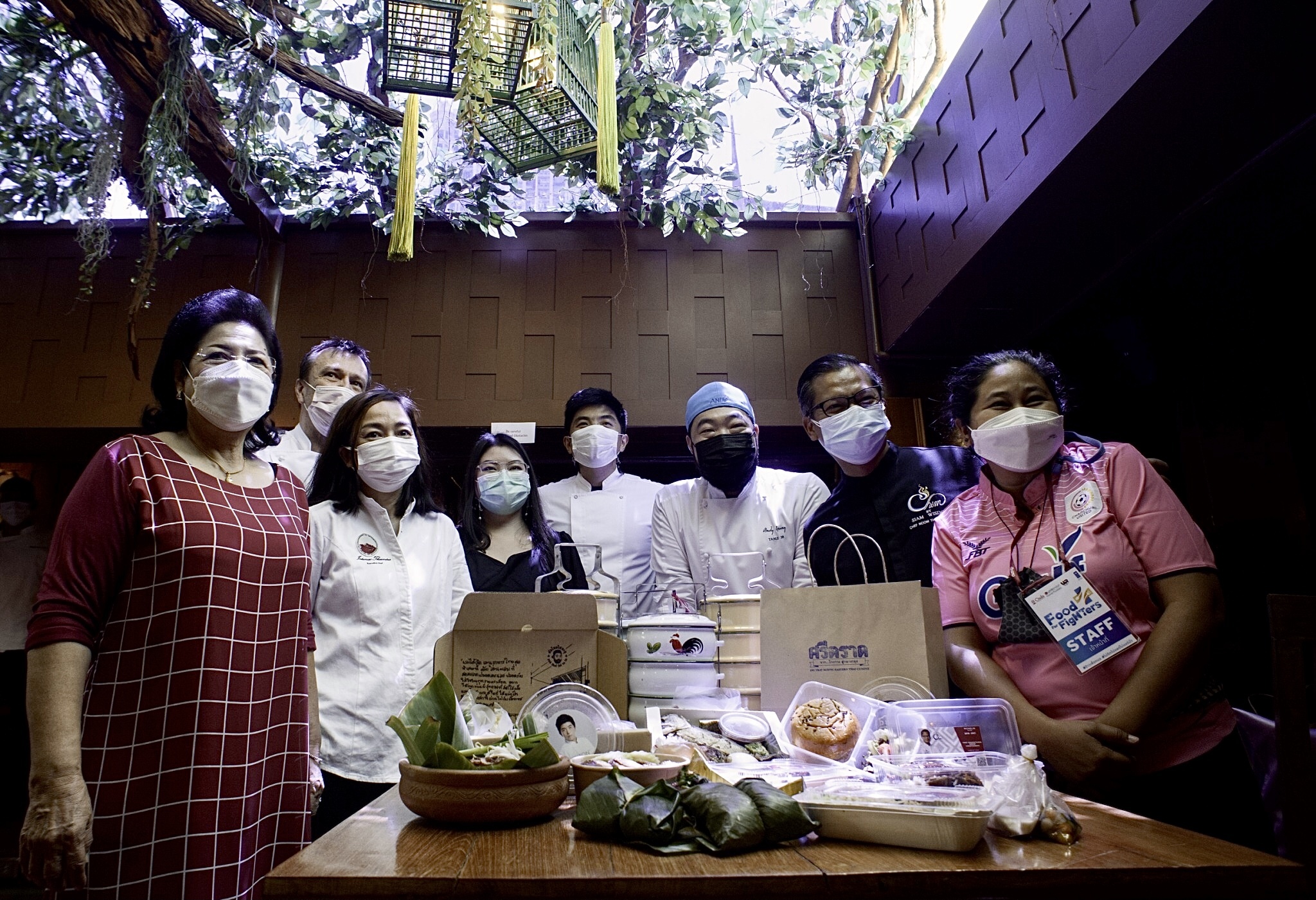 In pictures: 7 top chefs of gourmet restaurants join force to cook for ...