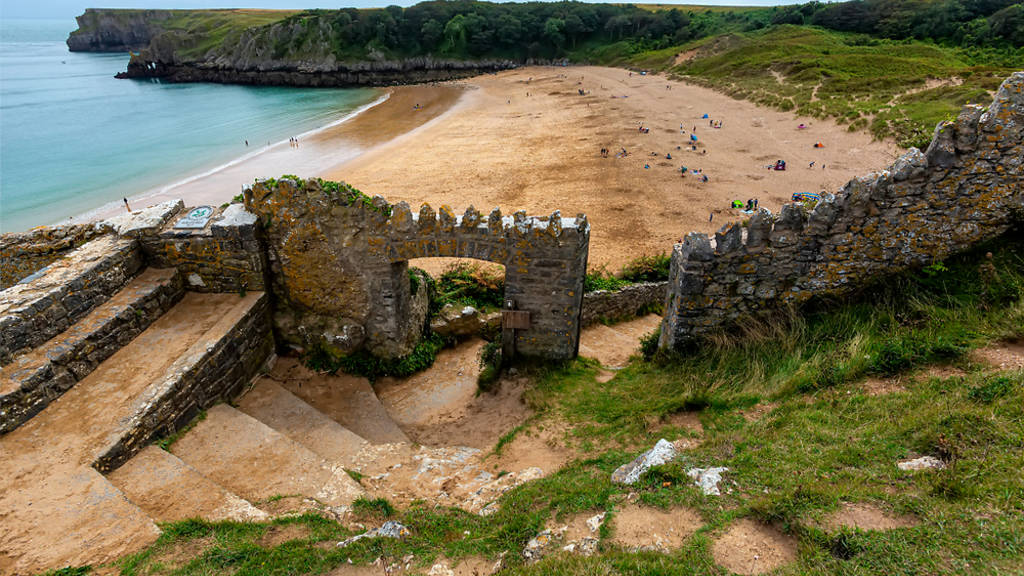 39 Beautiful Beaches in the UK for 2025, for Sand, Swimming and Windy Walks