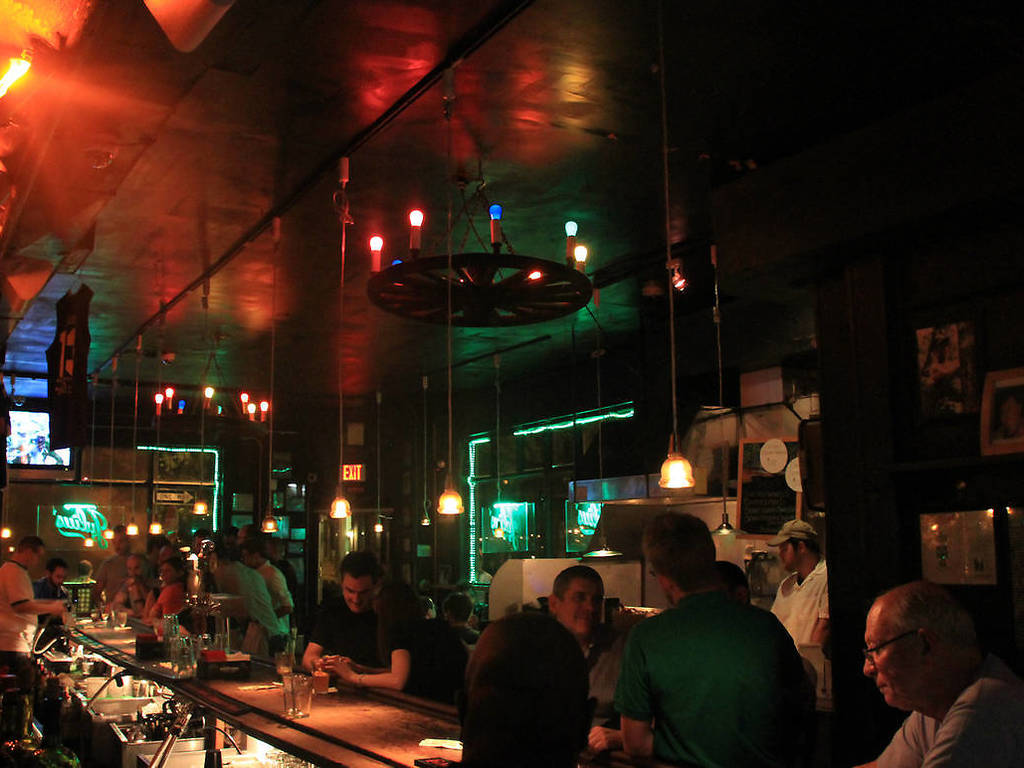15 Best Dive Bars in NYC for Cheap Drinks and Chill Fun