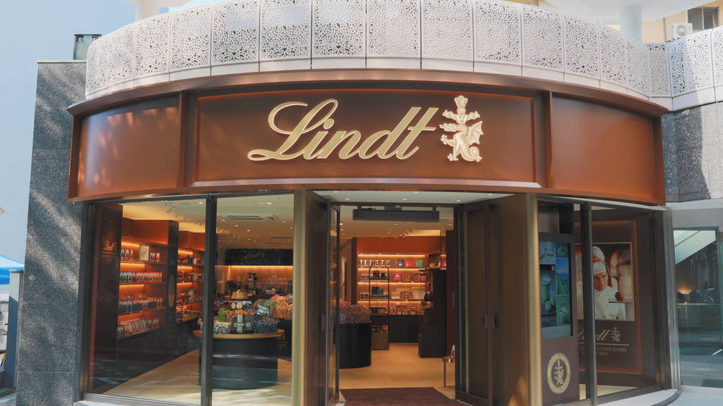 Lindt Chocolate Boutique & Café Omotesando | Shopping in Omotesando, Tokyo