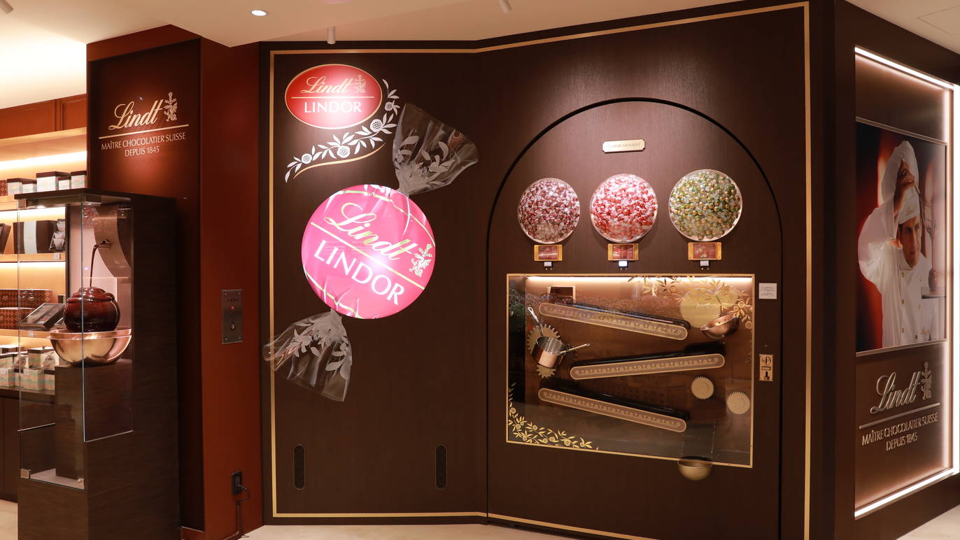 Lindt Chocolate Boutique & Café Omotesando | Shopping in Omotesando, Tokyo