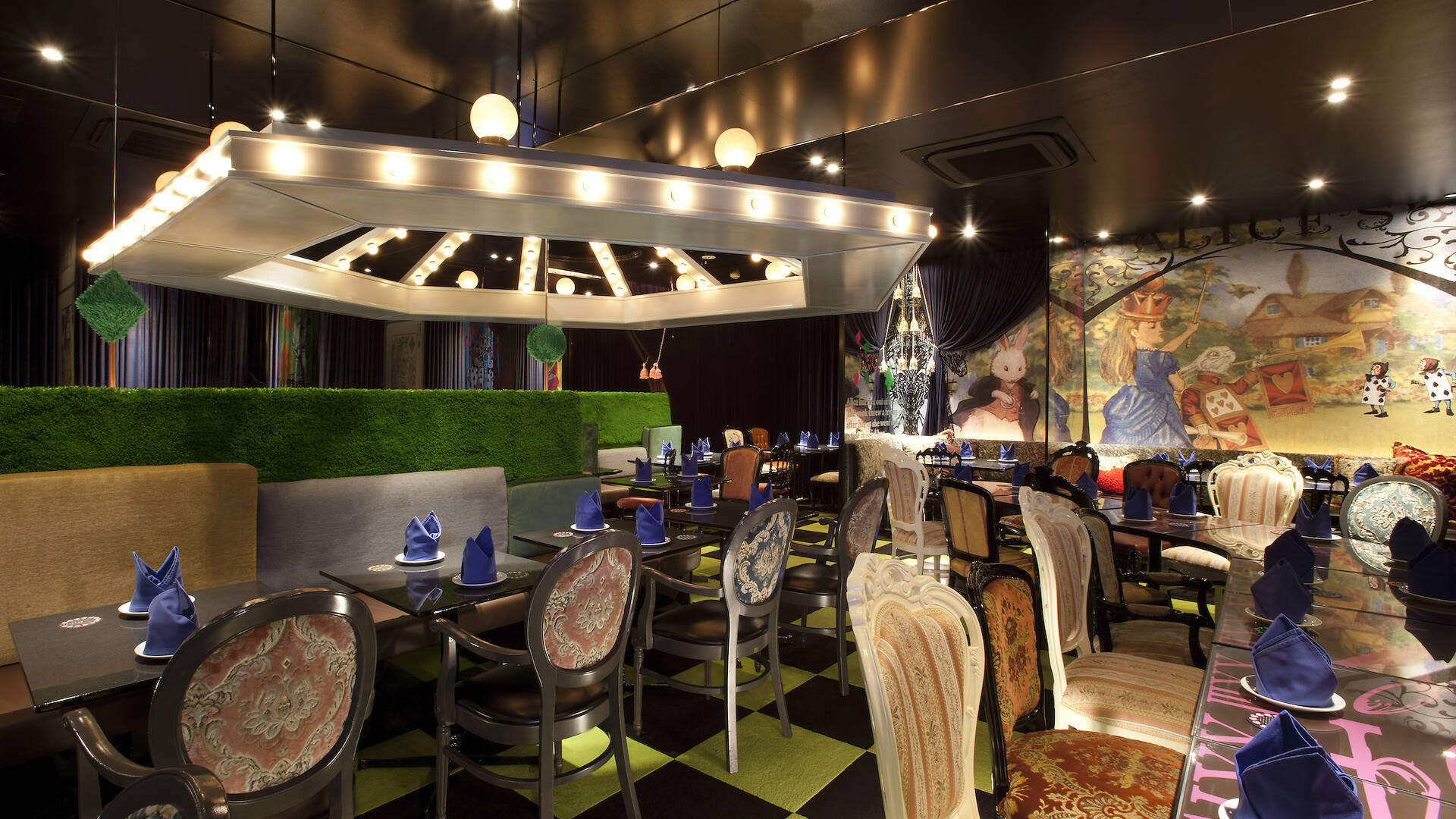 Alice's Fantasy Restaurant | Restaurants in Shinjuku, Tokyo