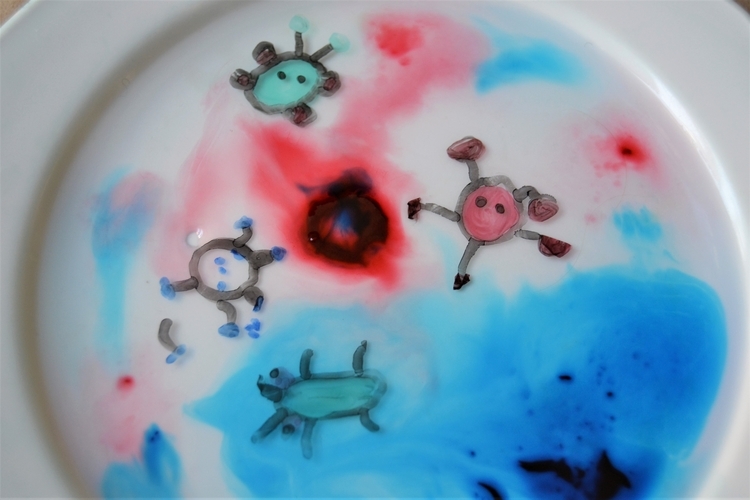 Microbios que bailan y colores expansivos