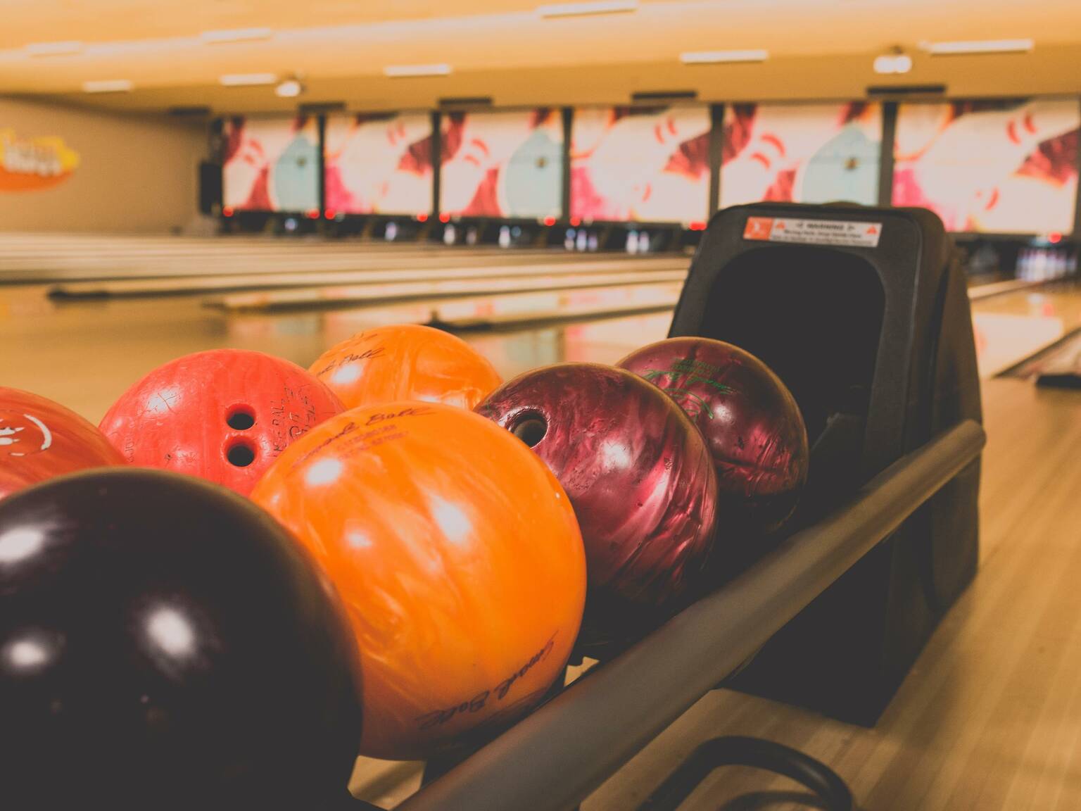 Où aller au bowling à Montréal pour une soirée avec vos amis