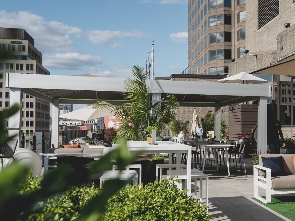 23 Best Rooftop Bars in Montreal To Check Out For Booze with Views