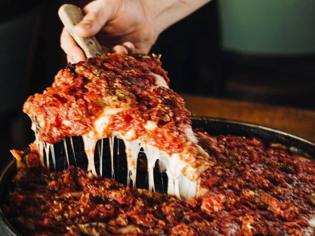 18 Best Deep Dish Pizza Restaurants in Chicago For Giant Slices