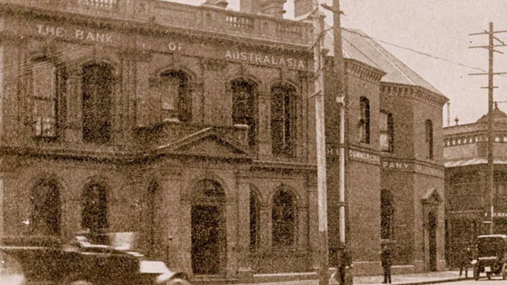 Take a look at these historical pictures of Sydney then and now