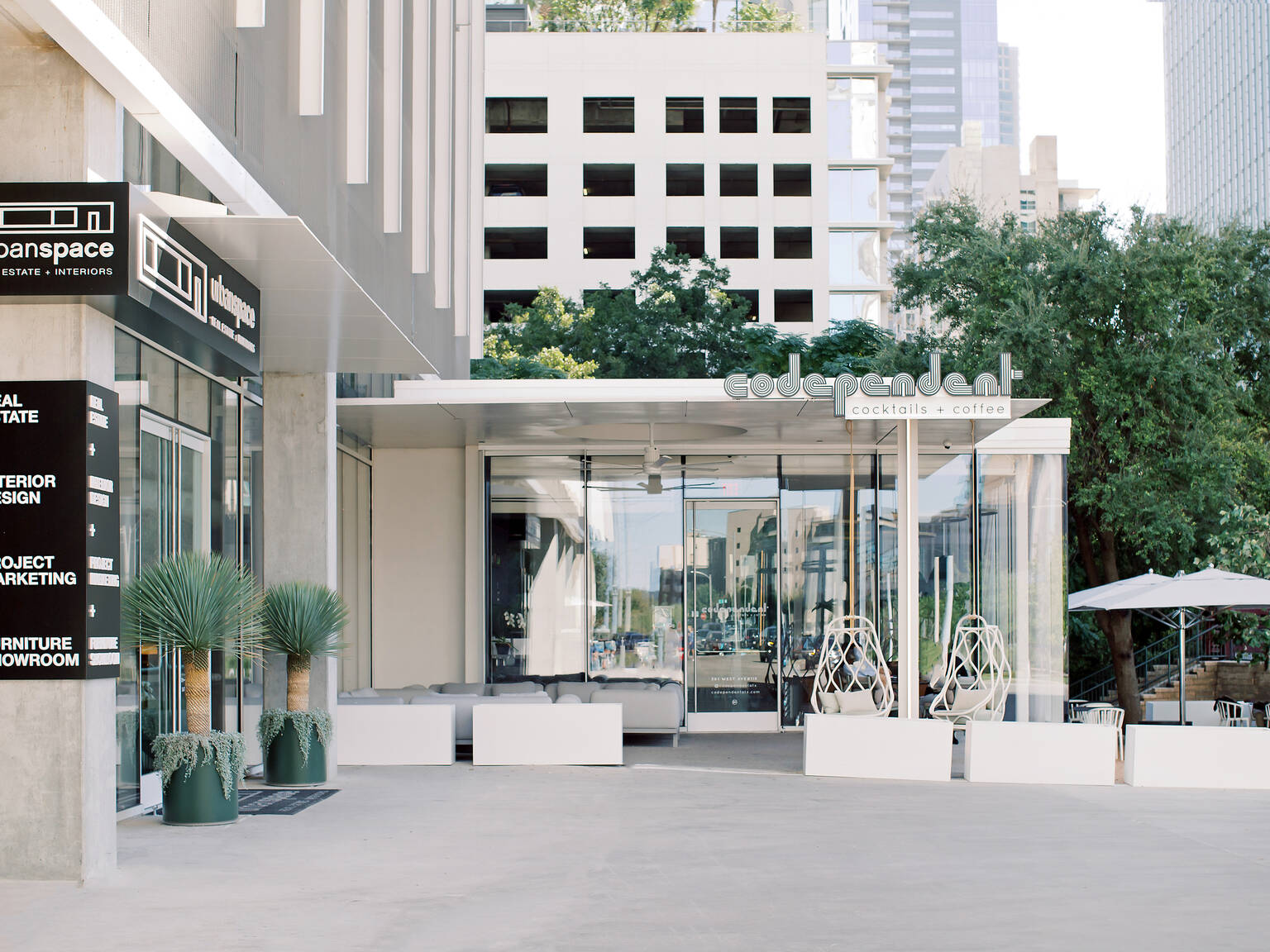 27 Best Bars for a Drink in Austin, Texas