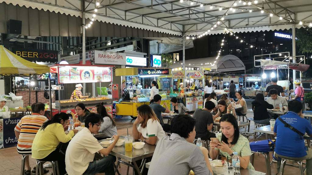 Food Villa Ratchapruek | Shopping in Taling Chan, Bangkok