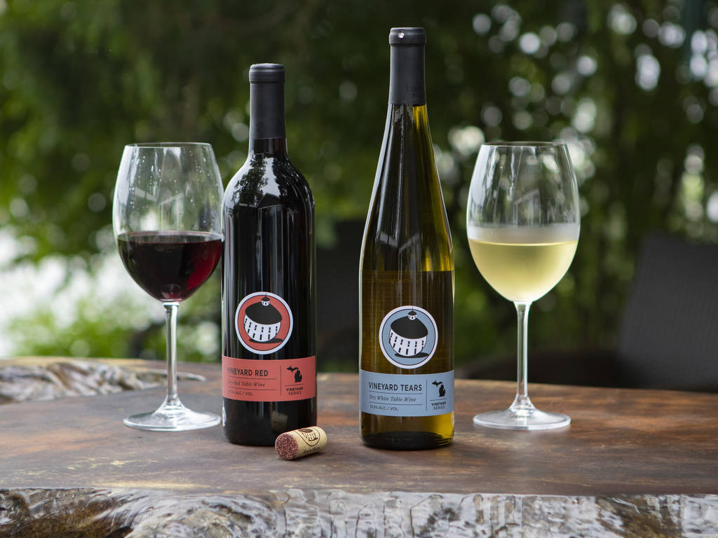 24 Amazing Wineries Near Chicago for Scenic Sipping