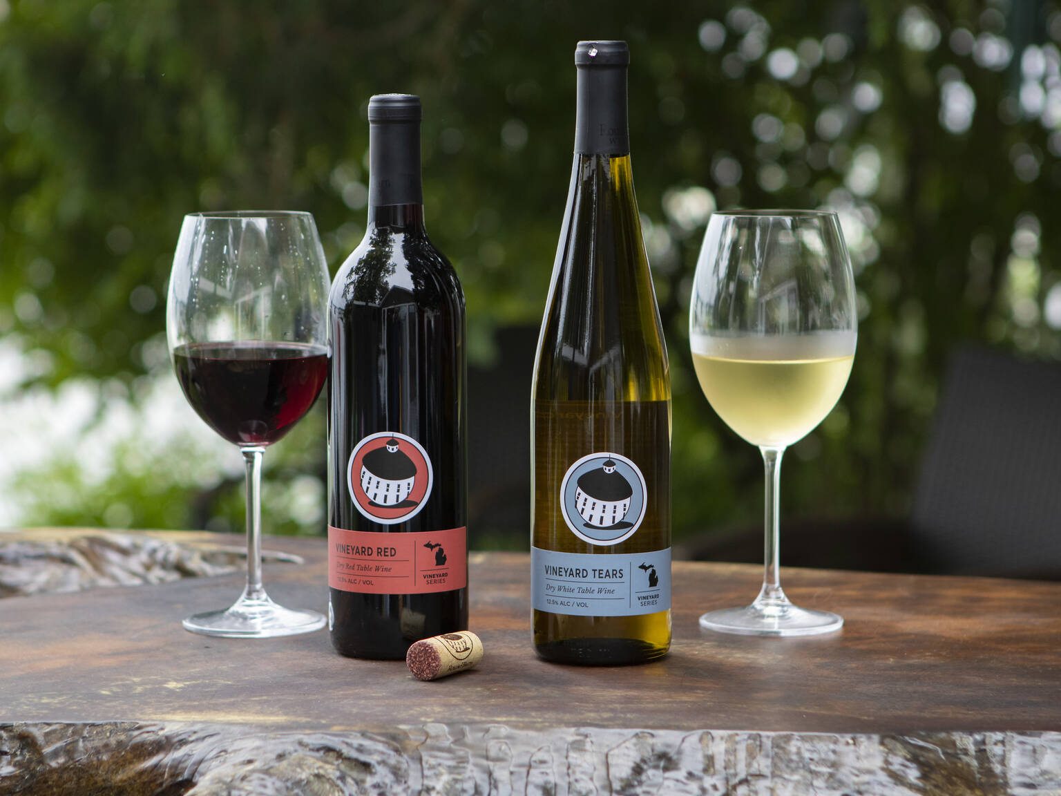 24 Amazing Wineries Near Chicago for Scenic Sipping