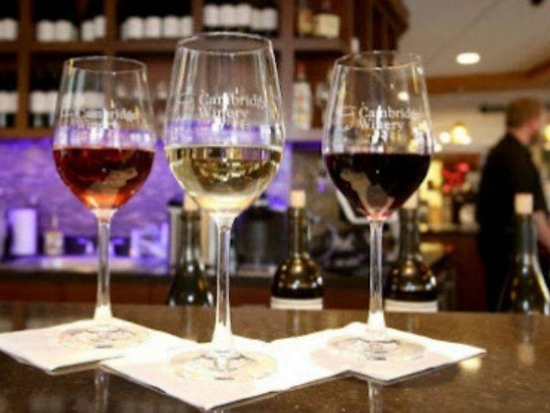 18 Amazing Wineries Near Chicago For Scenic Sipping
