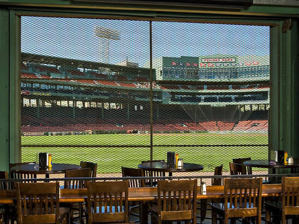 Best Sports Bars in Boston: 17 Spots with Big Screen TVs