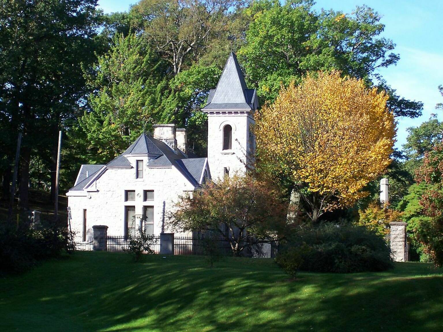 19 Most Beautiful Cemeteries in the U.S. to Visit Year Round