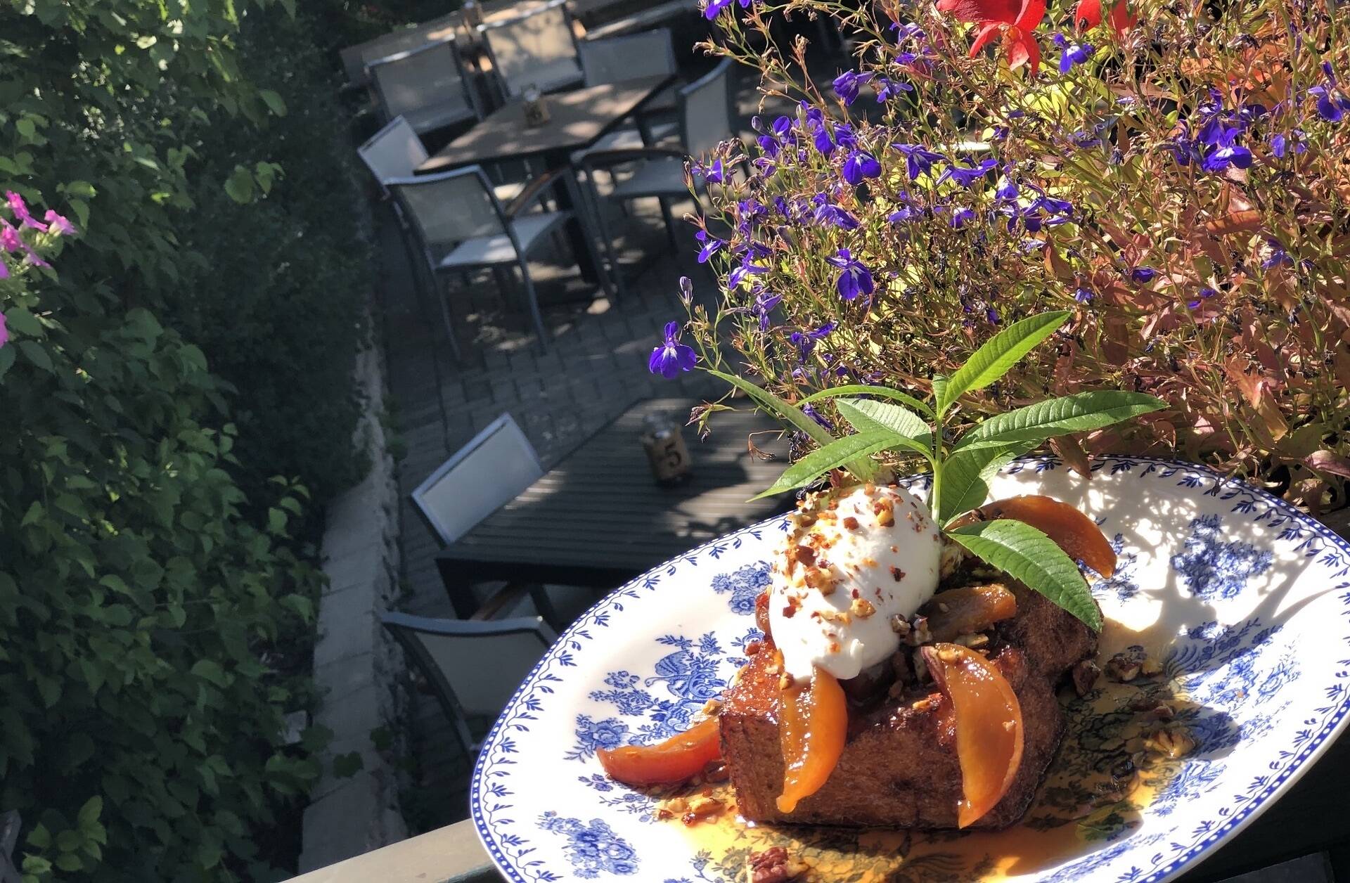 34 Best Brunch Spots in Chicago to Try This Weekend