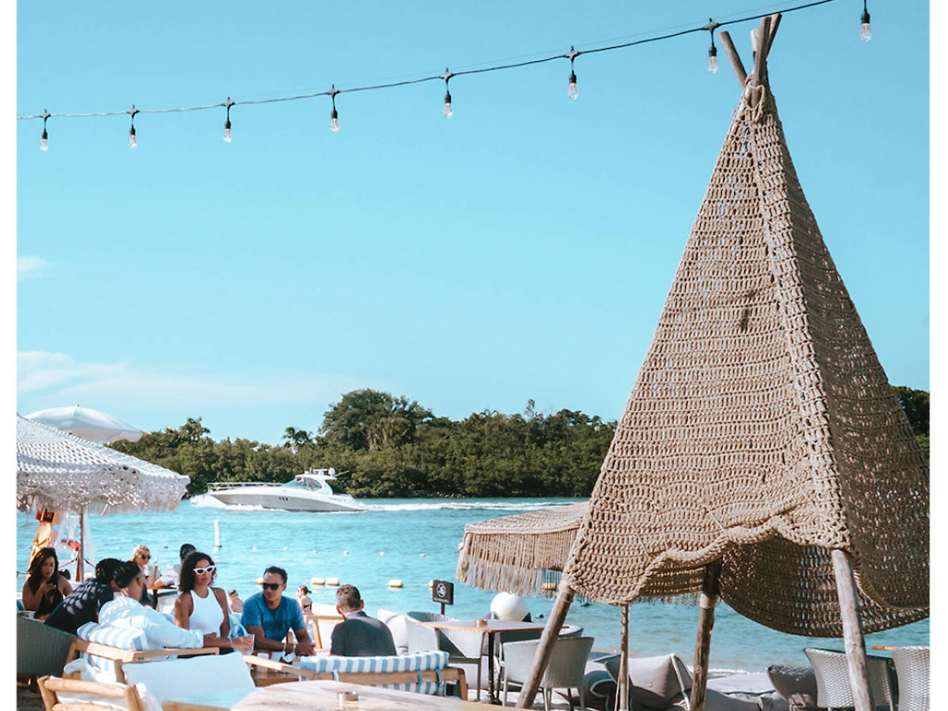 19 Best Miami Beach Bars For Stunning Views of the Water