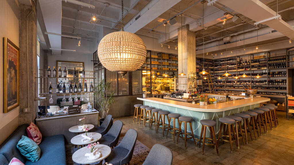 The 10 Best Bars in Santa Monica, Ranked