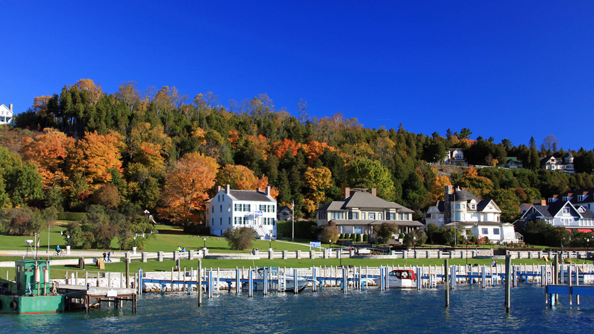 19 Most Haunted Places in America For Daring Ghost Hunters