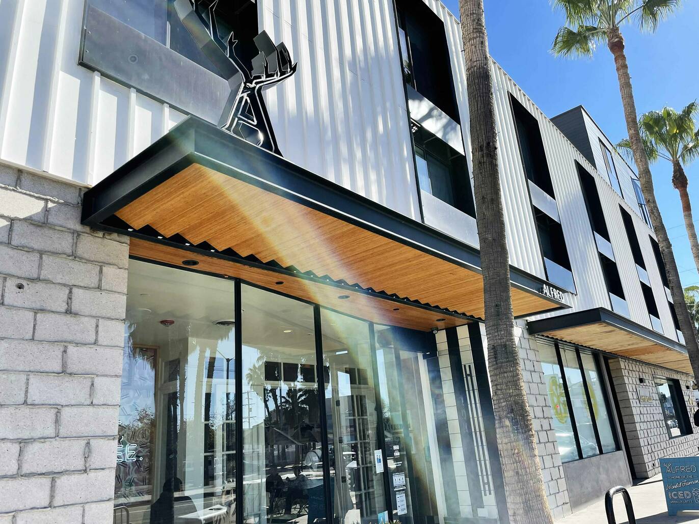 Guide to Venice Beach’s Abbot Kinney for Eating, Shopping & More