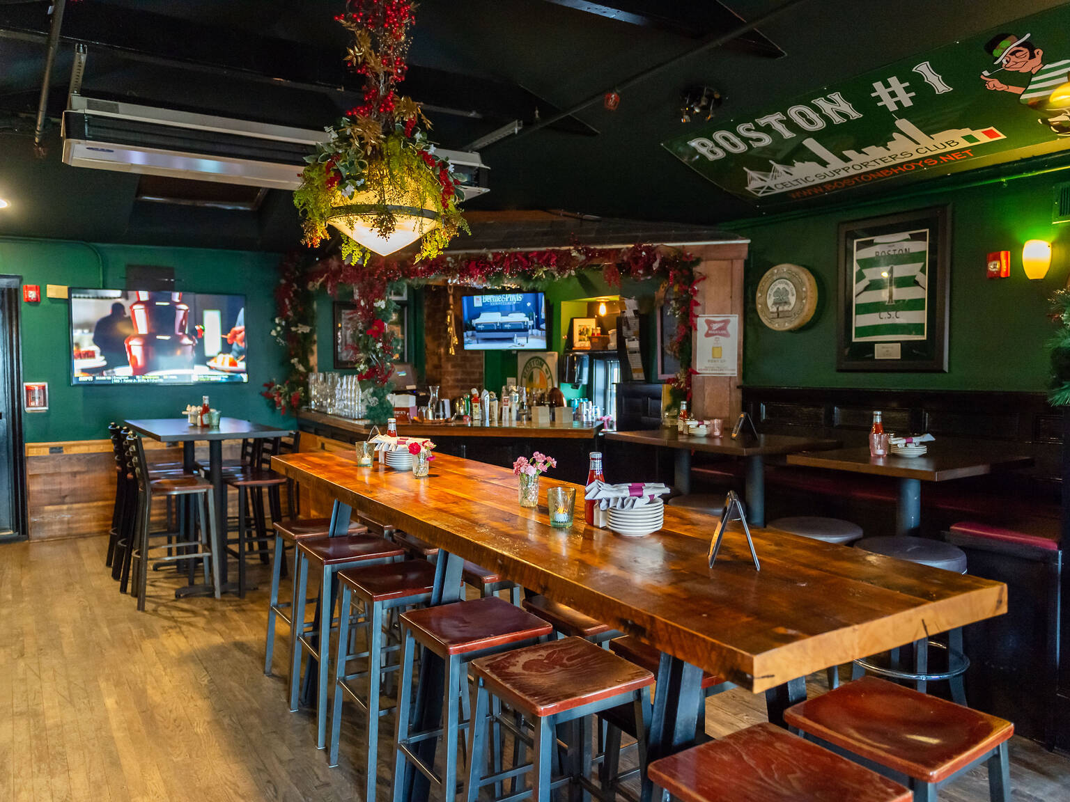 Best Sports Bars in Boston: 17 Spots with Big Screen TVs