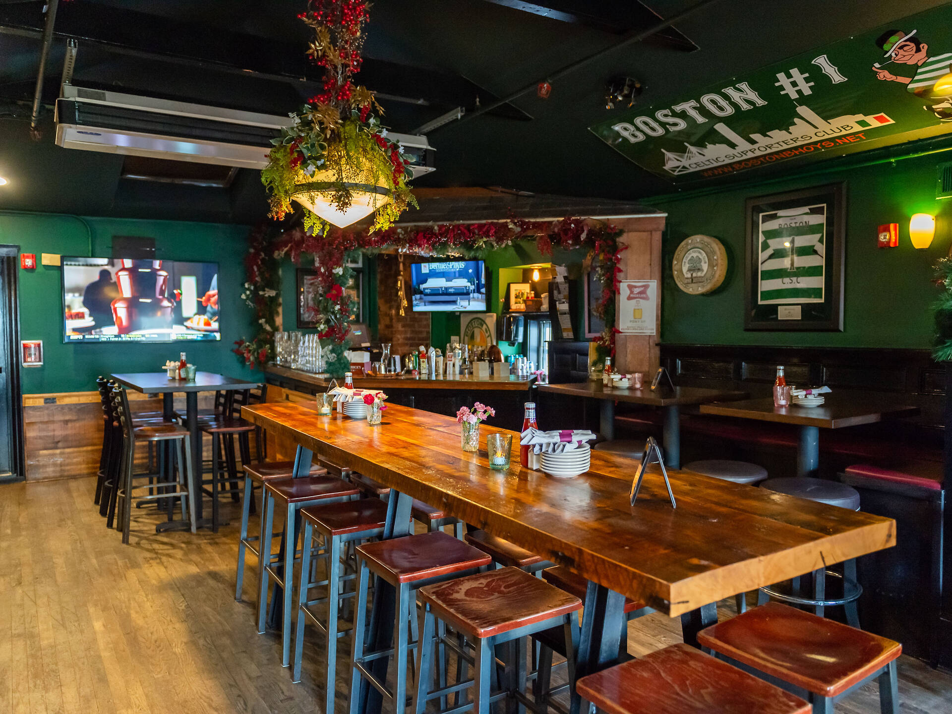 Best Sports Bars in Boston: 17 Spots with Big Screen TVs