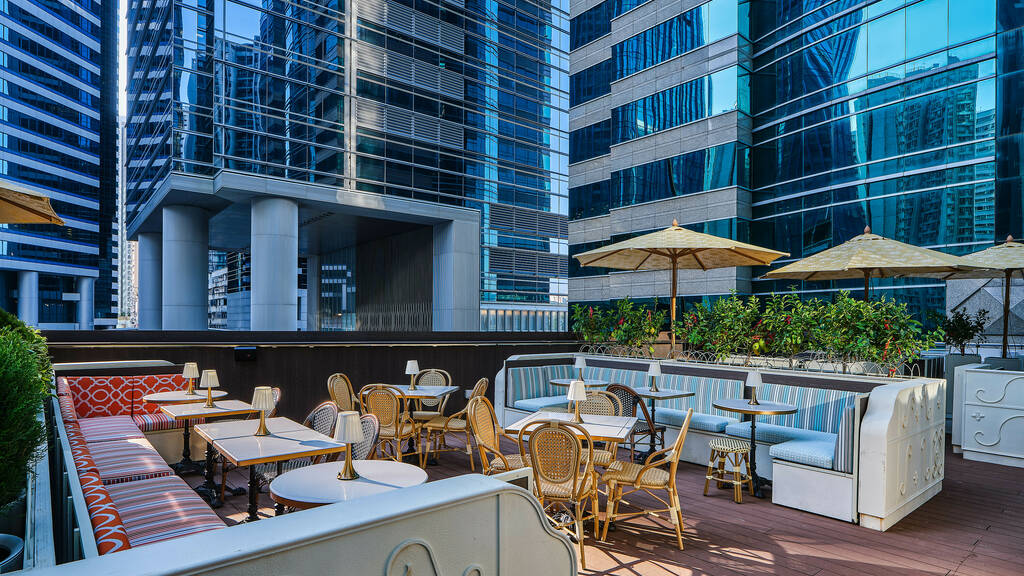 The Sixteenth | Restaurants in Taikoo Shing, Hong Kong