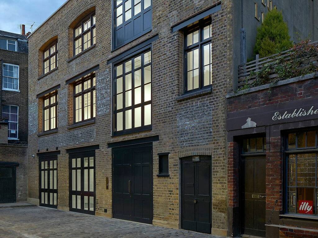 50 Best Art Galleries In London, From Institutions To Tiny Exhibition ...