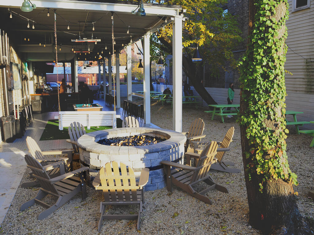 30 Best Outdoor Bars and Patios in Chicago for Alfresco Drinking