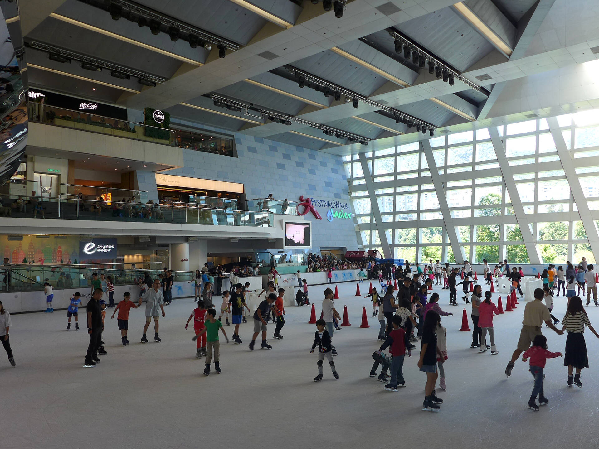 7 Best ice skating rinks in Hong Kong