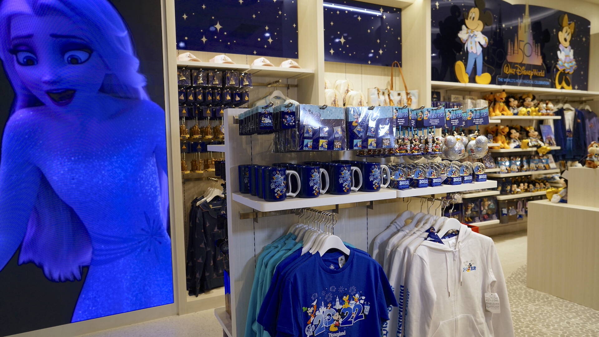 Disney Flagship Tokyo | Shopping in Shinjuku, Tokyo
