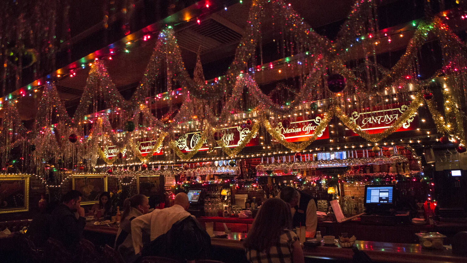 14 Best Holiday Bars in L.A. Celebrating With Cozy Cocktails, Christmas ...