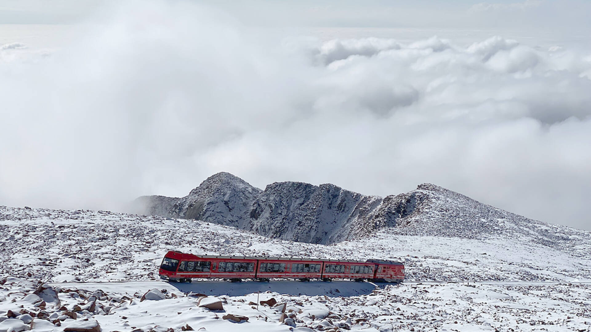 10 Best Winter Train Rides in USA to Enjoy the Snowy Views