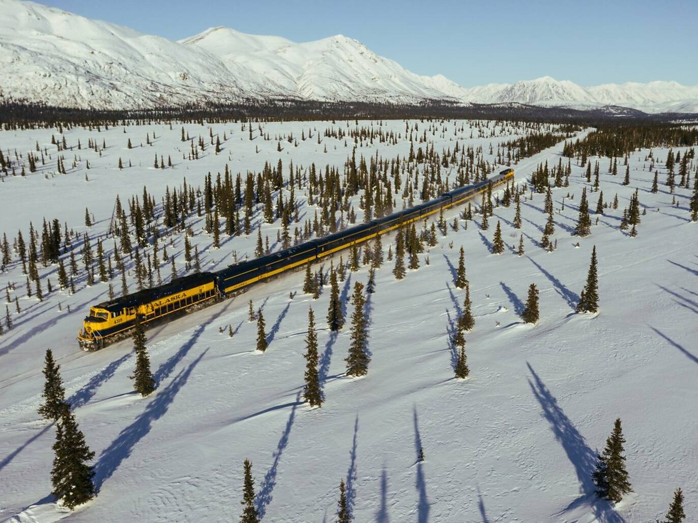 10 Best Winter Train Rides in USA to Enjoy the Snowy Views