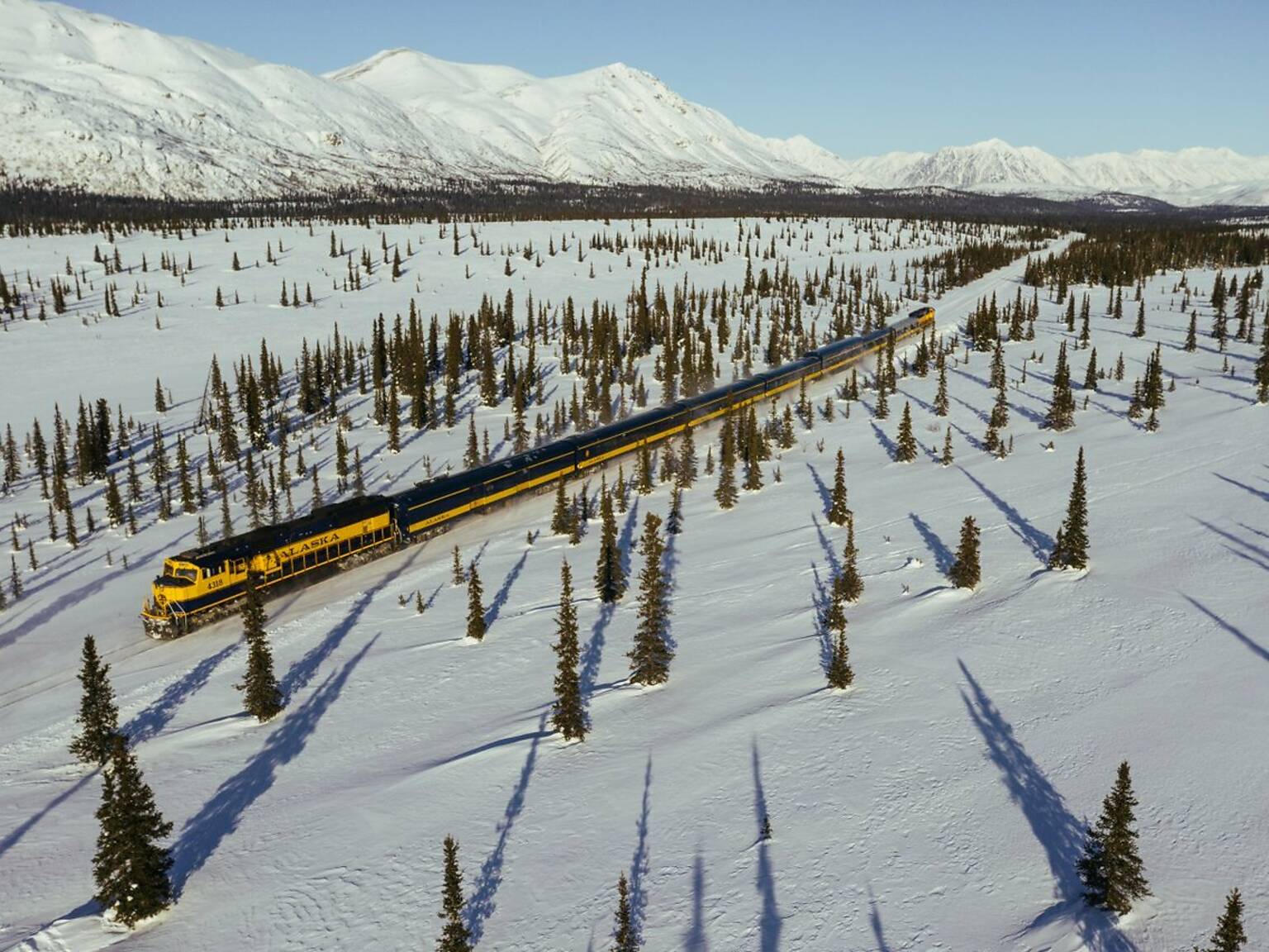 10 Best Winter Train Rides in USA to Enjoy the Snowy Views