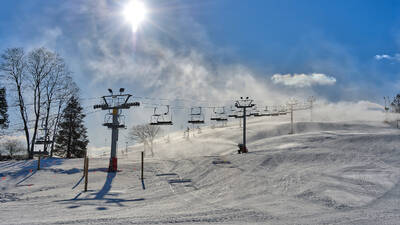 14 Best Ski and Snowboard Resorts Near Chicago To Visit This Winter