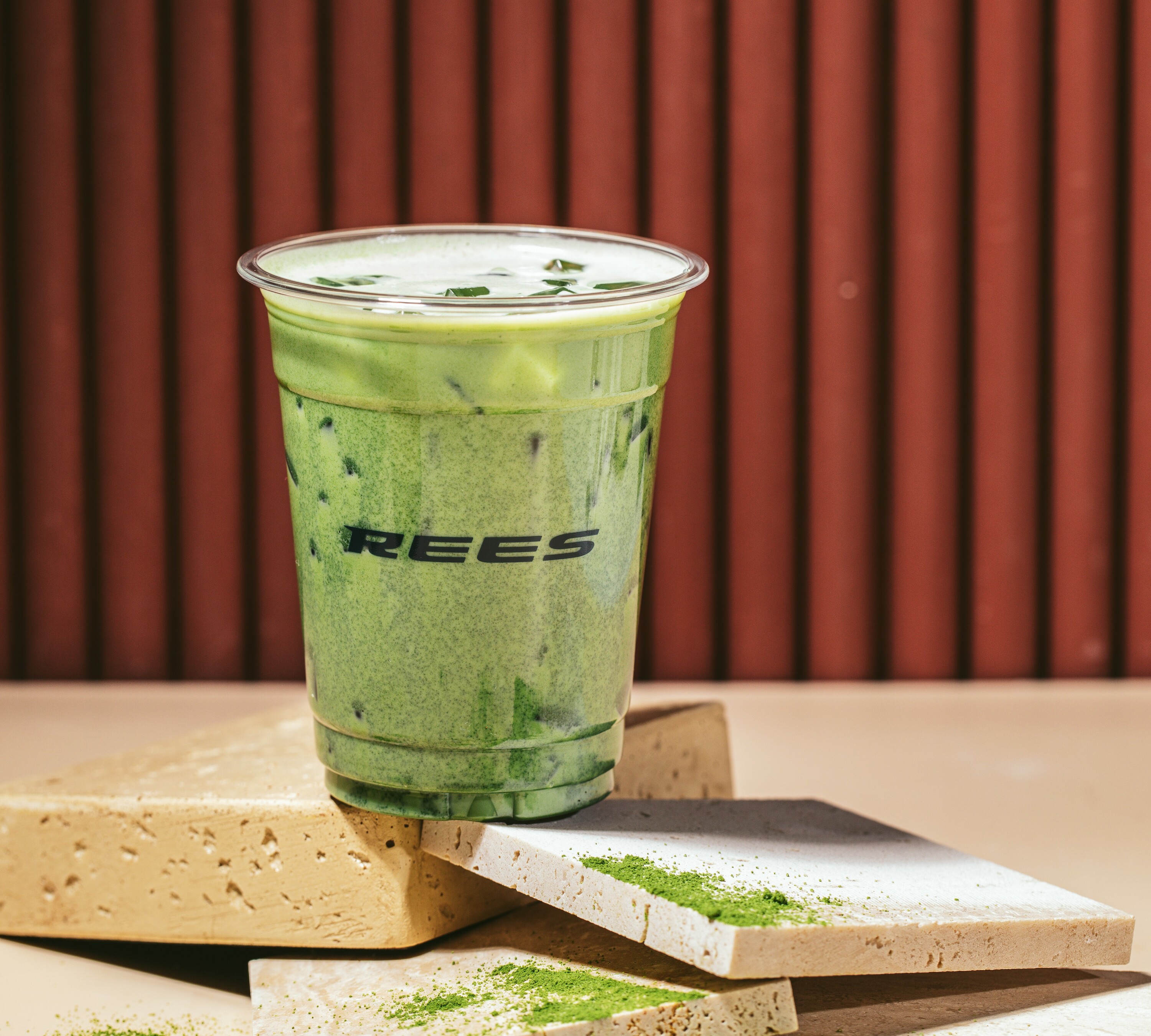 แวะจิบคาเฟอีนก่อนเดินทางได้ที่ ‘Rees Coffee’ คาเฟ่คราฟท์กาแฟแห่งเดียวใน ...