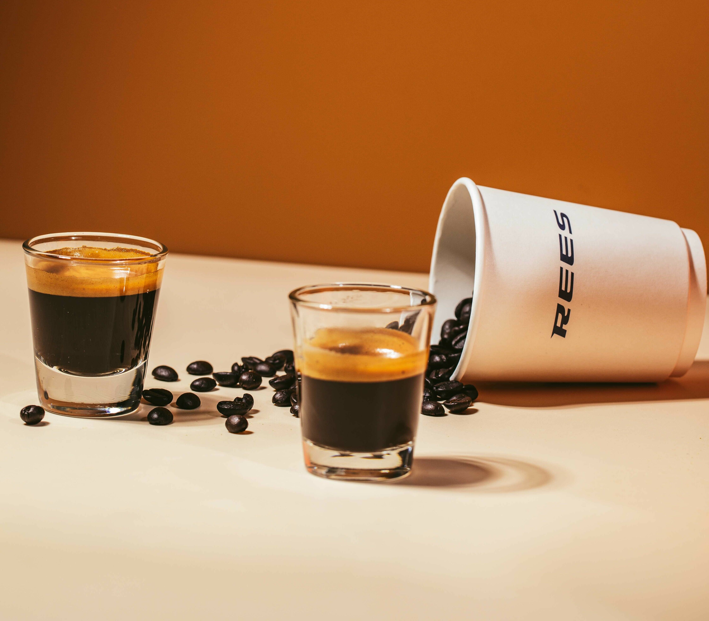 แวะจิบคาเฟอีนก่อนเดินทางได้ที่ ‘Rees Coffee’ คาเฟ่คราฟท์กาแฟแห่งเดียวใน ...