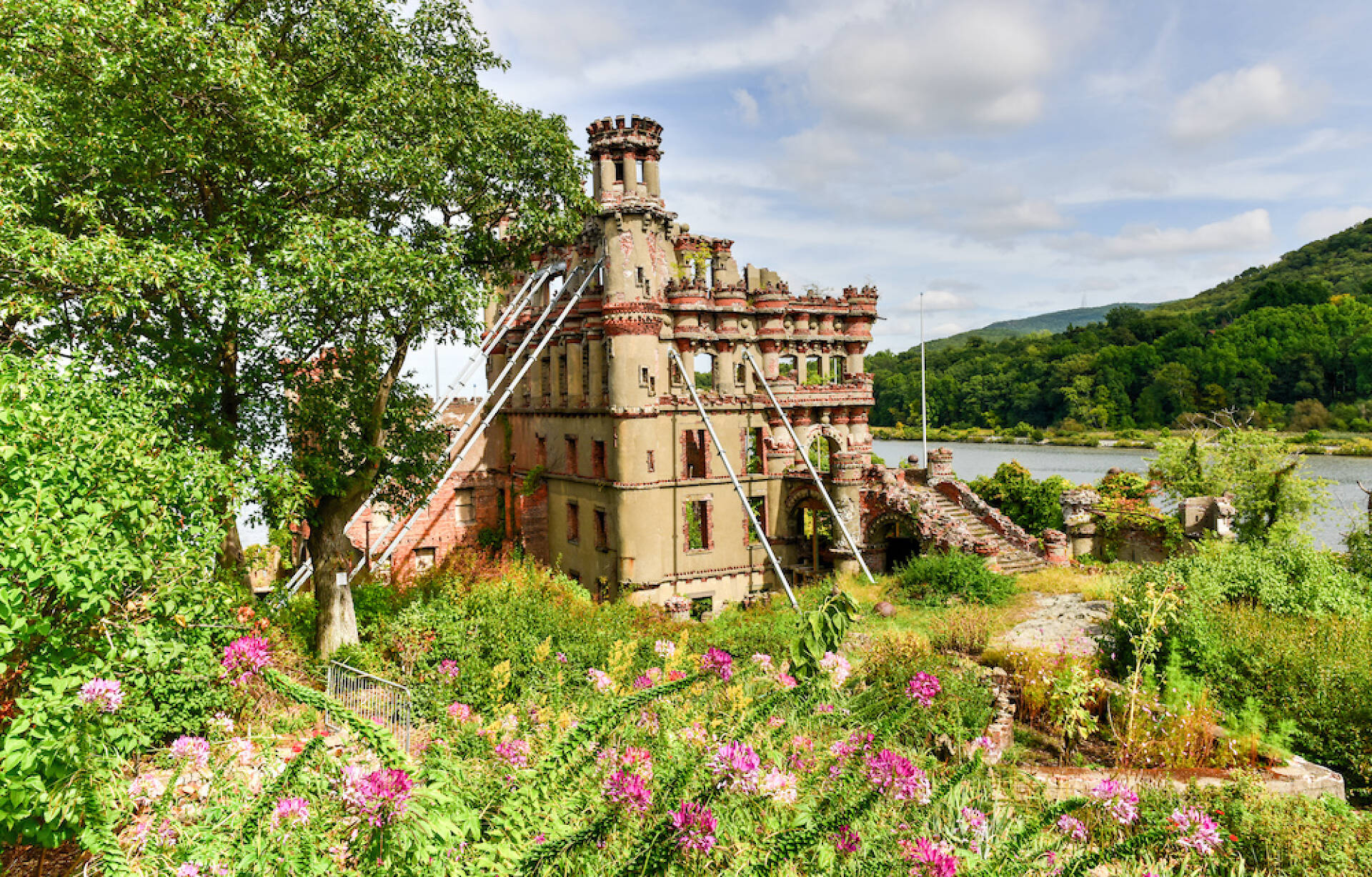 8 hidden castles and fortresses in the U.S. you never knew existed